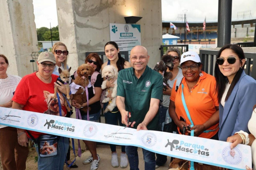 Alcalde José Sánchez inaugura moderno Parque de Mascotas en Manatí ...