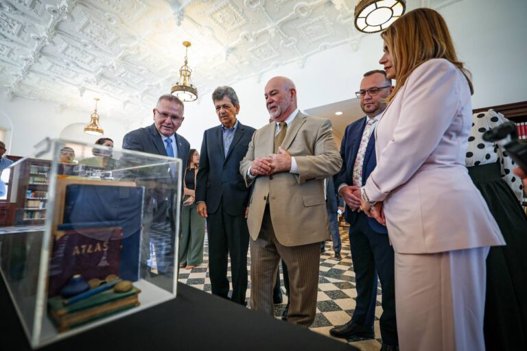 Amplían colección con los libros del historiador Antonio ‘Tony ...