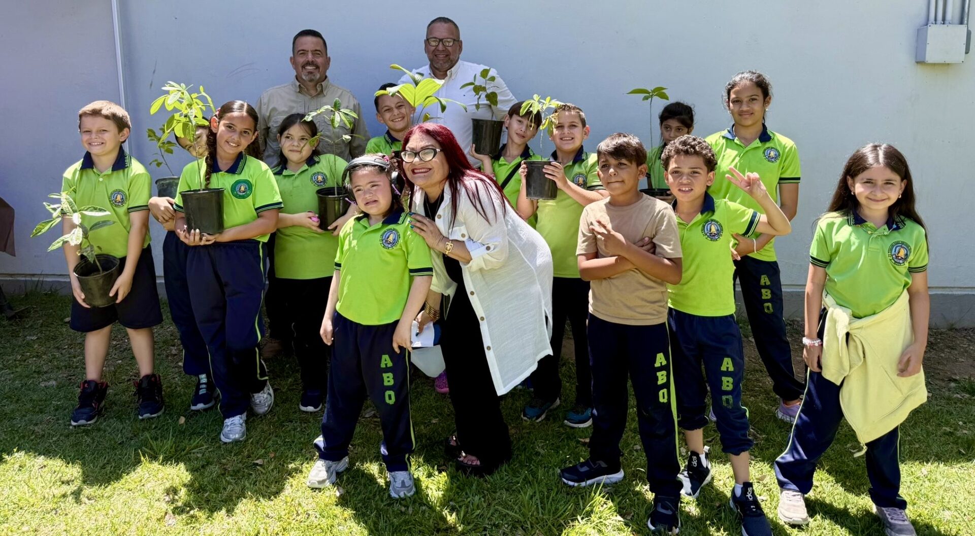 Celebran en Moca el Día del Árbol con siembra | Semanario Visión